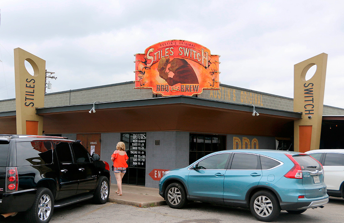 No ghosts, just good BBQ spirit at Stiles Switch - Texas BBQ Posse