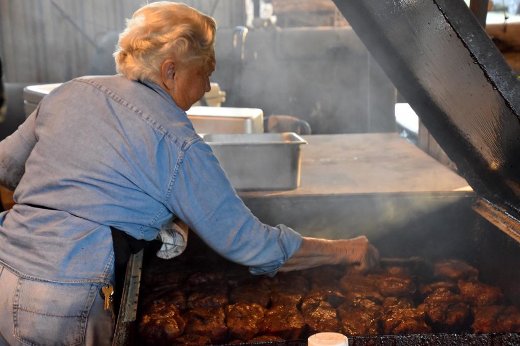 Tootsie’s barbecue pork steak warms the heart of a Carolina pig cooker ...